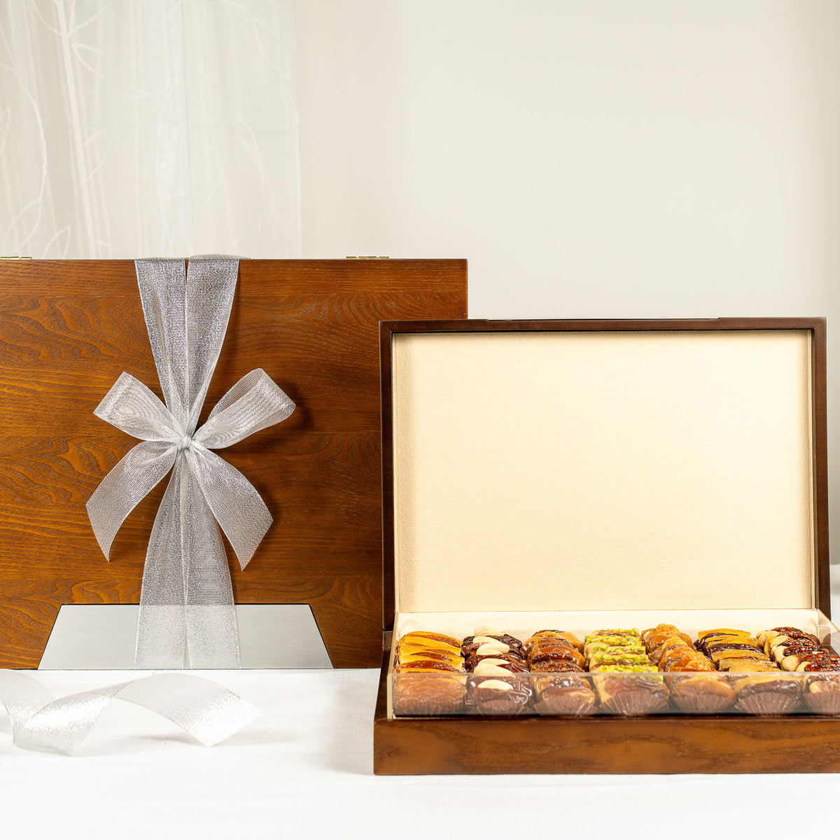Amberwood Acrylic Elegance Gift Box – Etmar