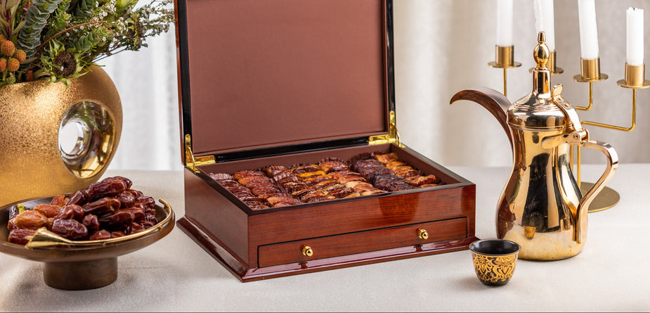 Corporate Gifting | Luxury Dates for Meaningful Impressions – Etmar